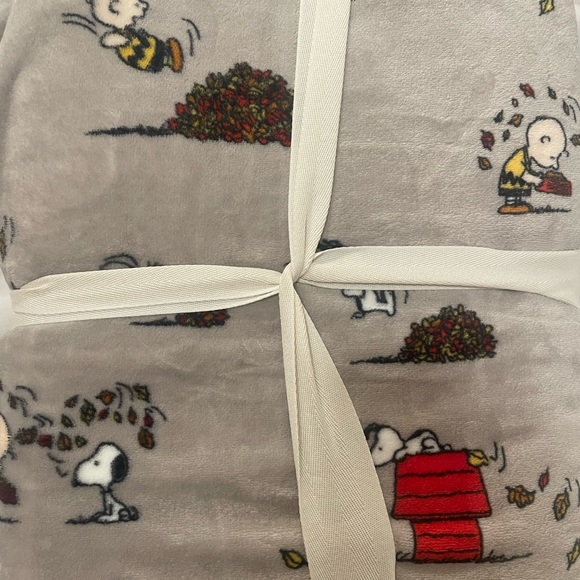 Peanuts | Bedding | Peanuts Snoopy Berkshire Throw Blanket Fall Theme ...